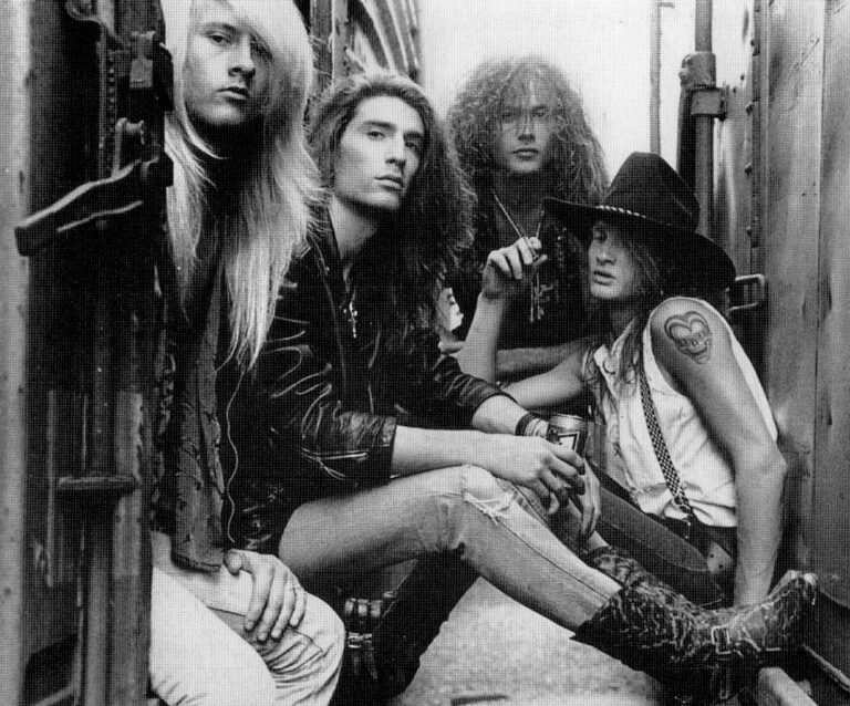 Late Alice In Chains Frontman Layne Staley’s Journals to be Published