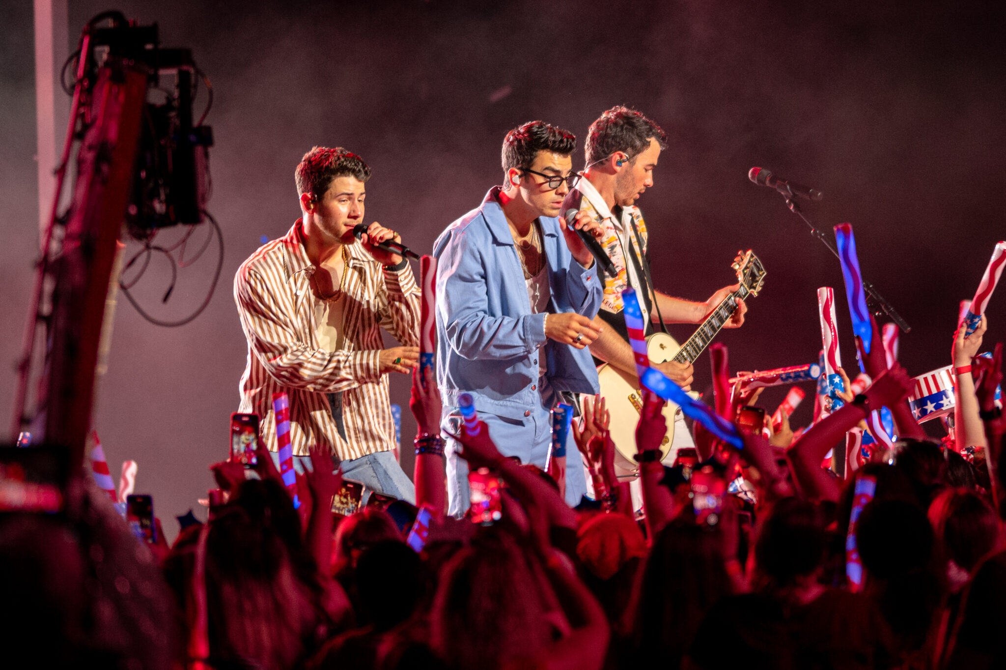 Jonas Brothers Make Several Exciting Announcements at JONASCON