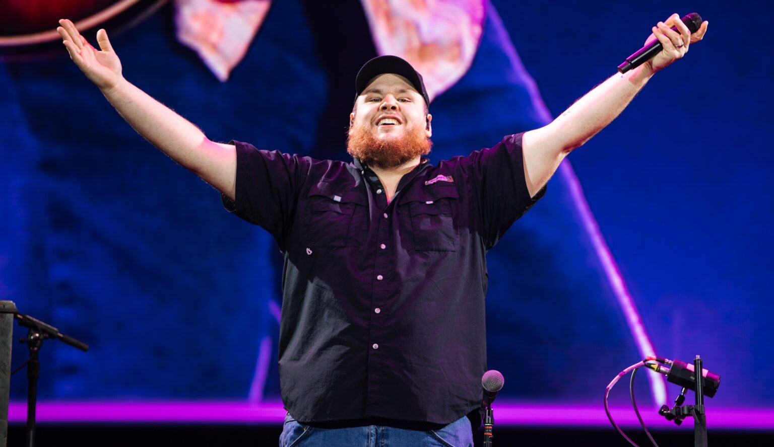 Country Star Luke Combs Discusses OCD Diagnosis - AXS TV
