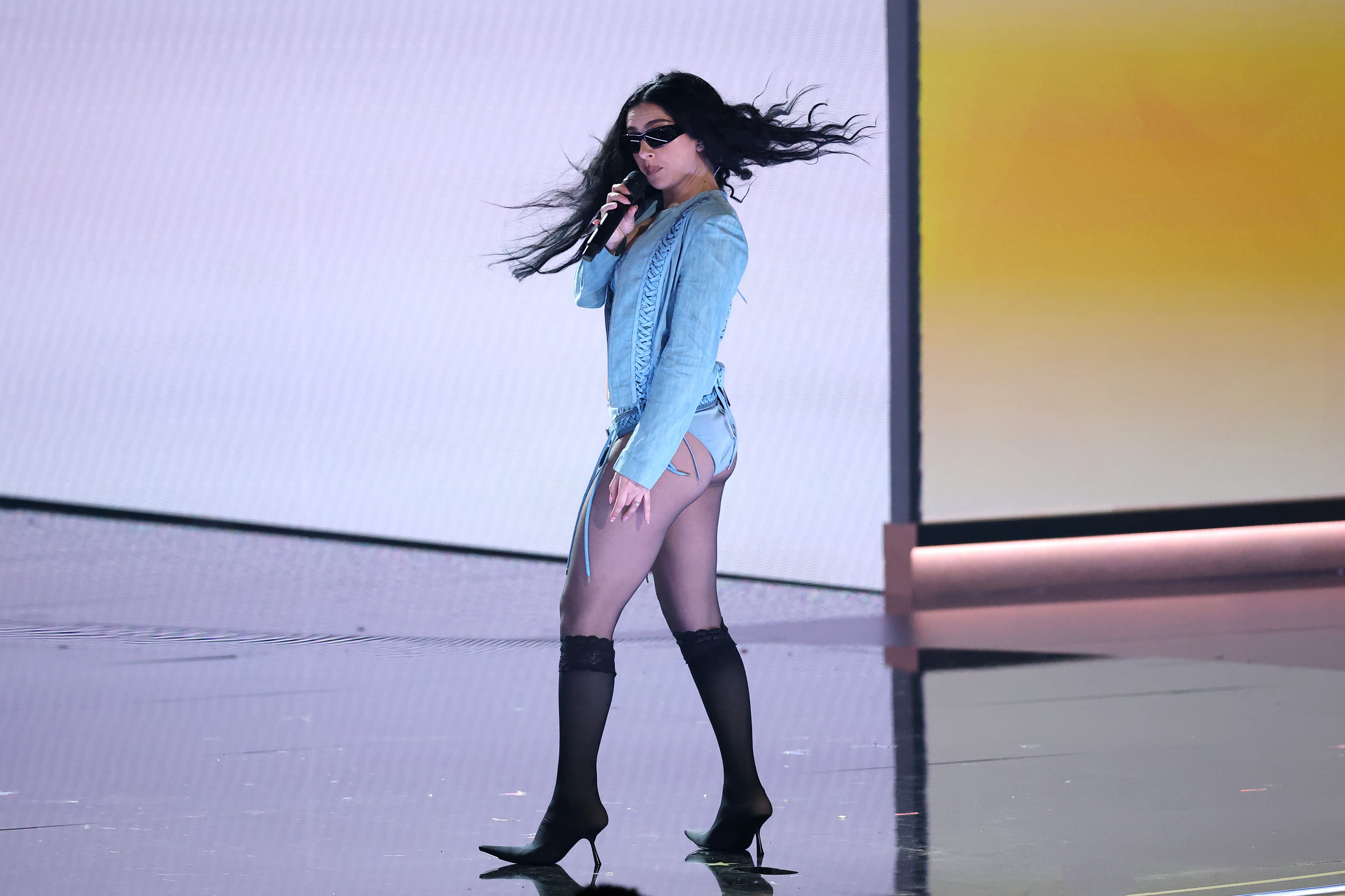 Creator Behind Viral Charli XCX ‘Apple’ Dance Sues Roblox - AXS TV