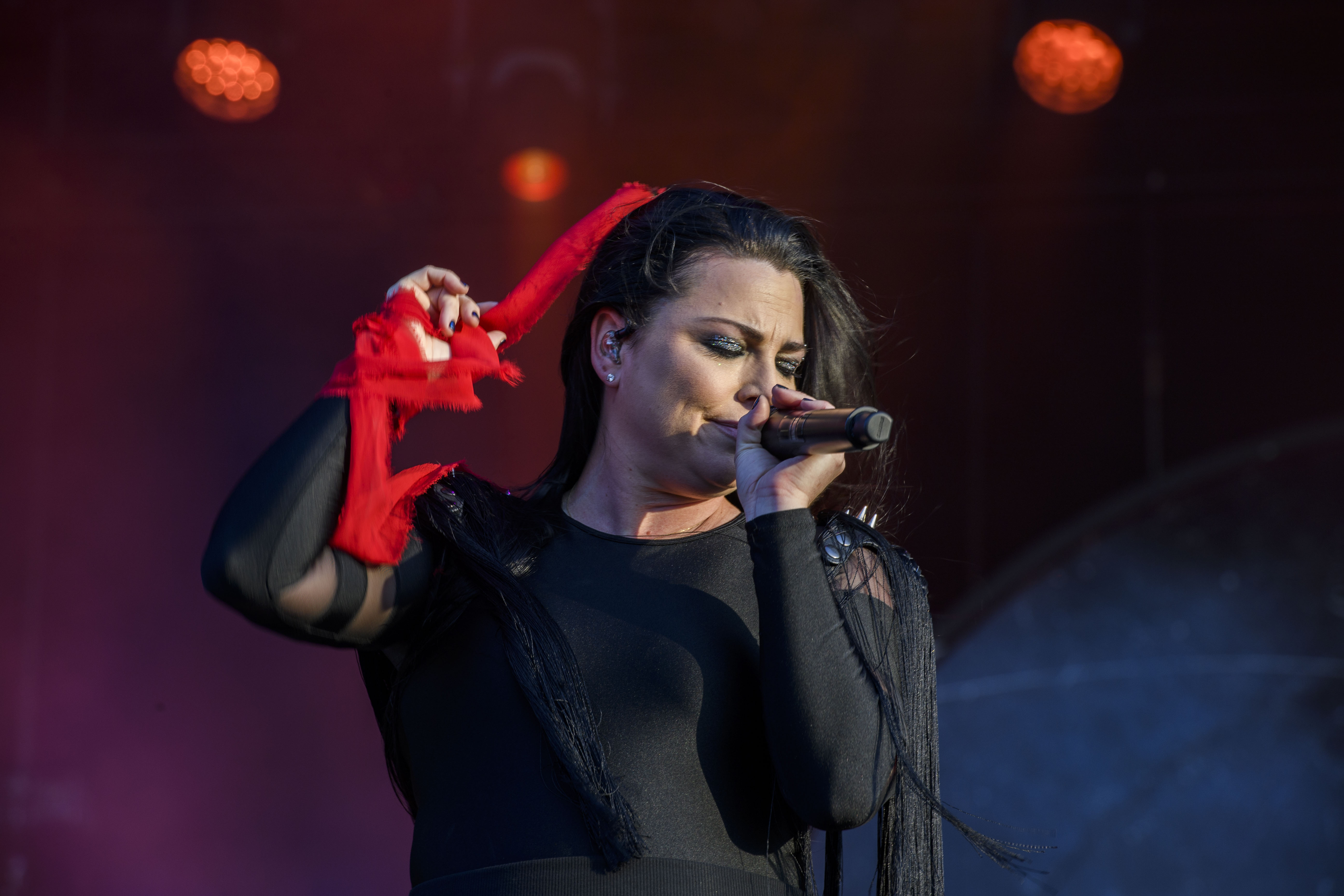 Amy Lee of Evanescence & Halsey Release Music Video - AXS TV