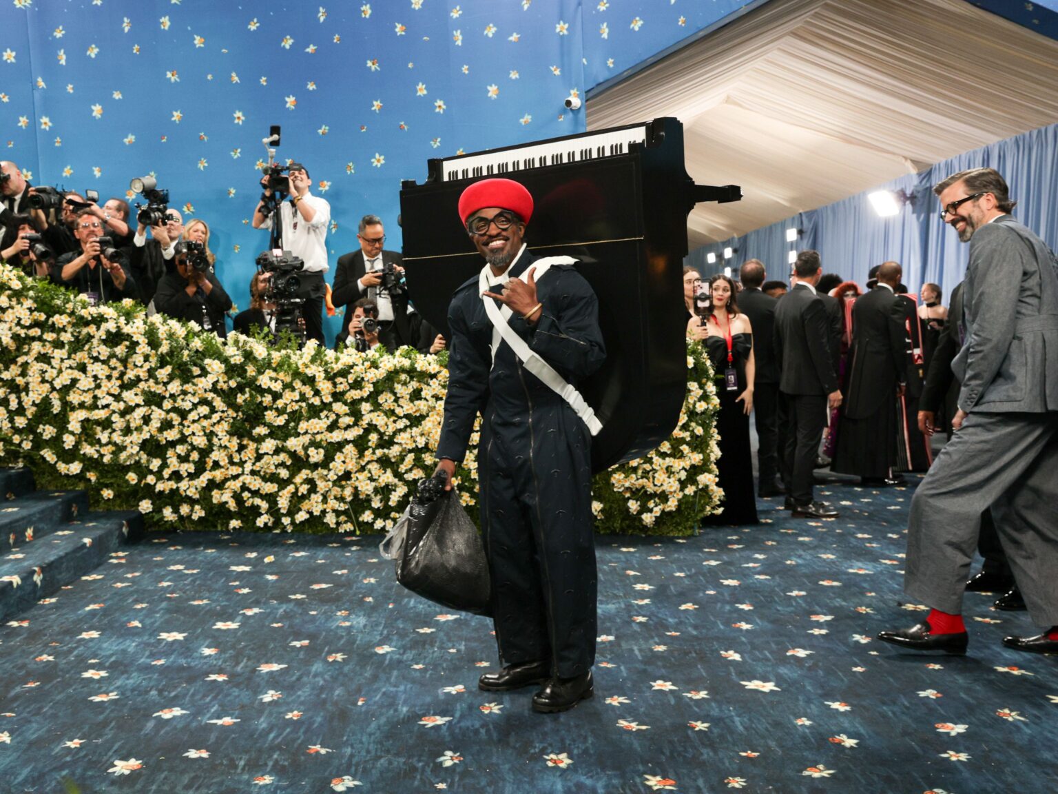 André 3000 Wore A Baby Grand Piano at The 2025 Met Gala - AXS TV